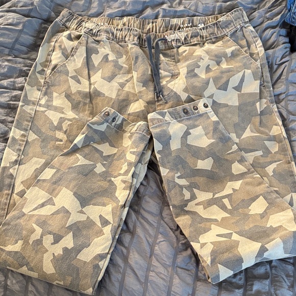 Bullhead | Pants | Bullhead Denim Co Green Camouflage Pants | Poshmark